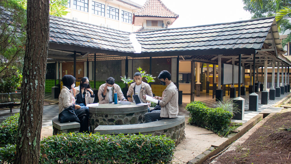 Selayang Pandang - Manajemen Produksi Media - Sekolah Vokasi ...